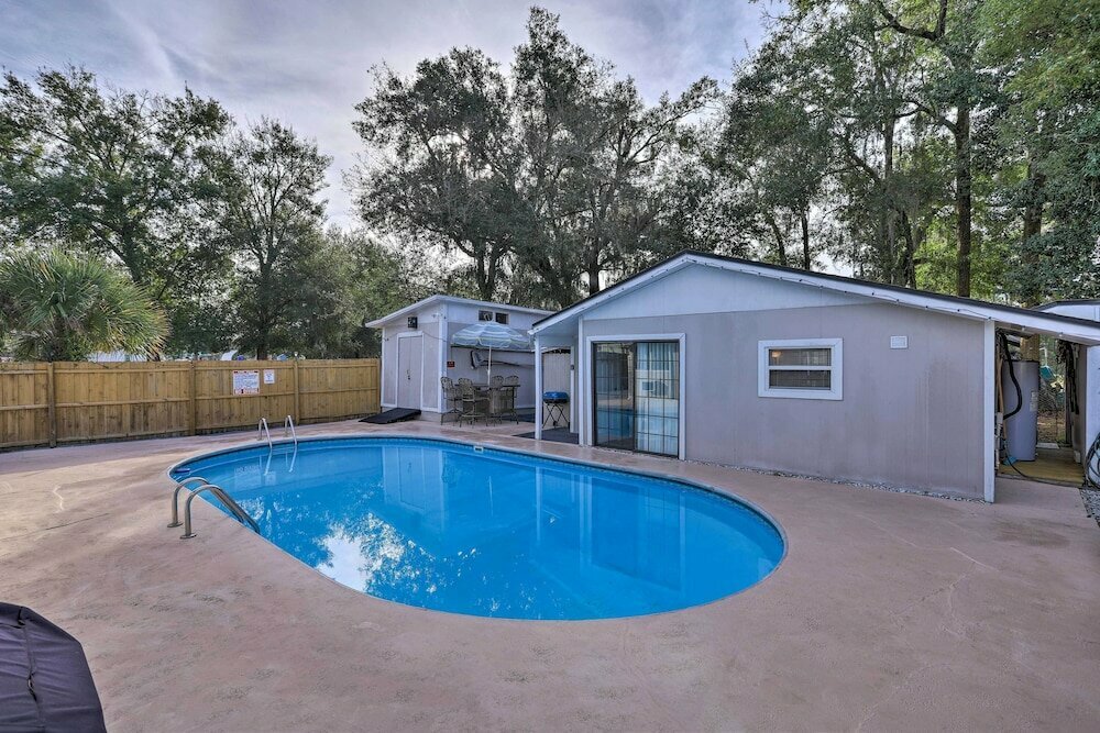 Otel Fern Park House W Pool: New Patio & Fire Pit!, Orlando, foto