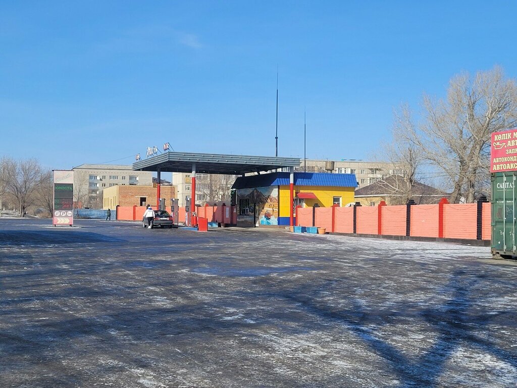 Benzin istasyonu Gas station Yunost, Semey, foto