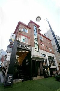 24 Guesthouse Garosu-gil (Seoul, Gangnam-gu District, Sinsa-dong), otel  Seul'dan