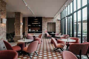 Hotel T (Stationsstraat (afgeschaft) No:154), otel  Waregem'den