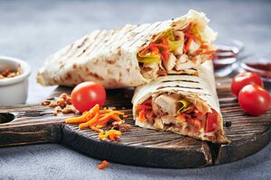 V. T. (ulitsa 3-go Internatsionala No:8, Kolchugino), kafe  Kolçugino'dan