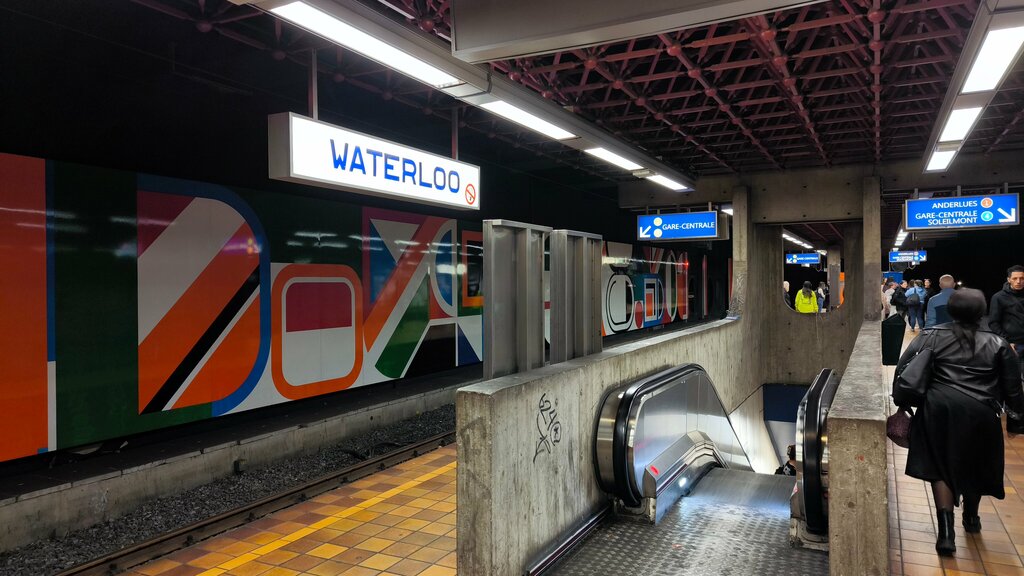 Hızlı ulaşım istasyonu Charleroi Waterloo, Charleroi, foto