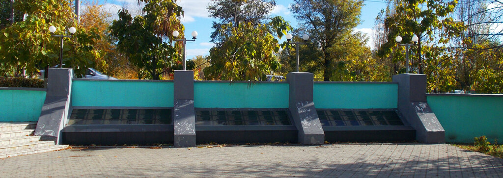 Anıt, heykel Маленький музыкант, Rossoş, foto