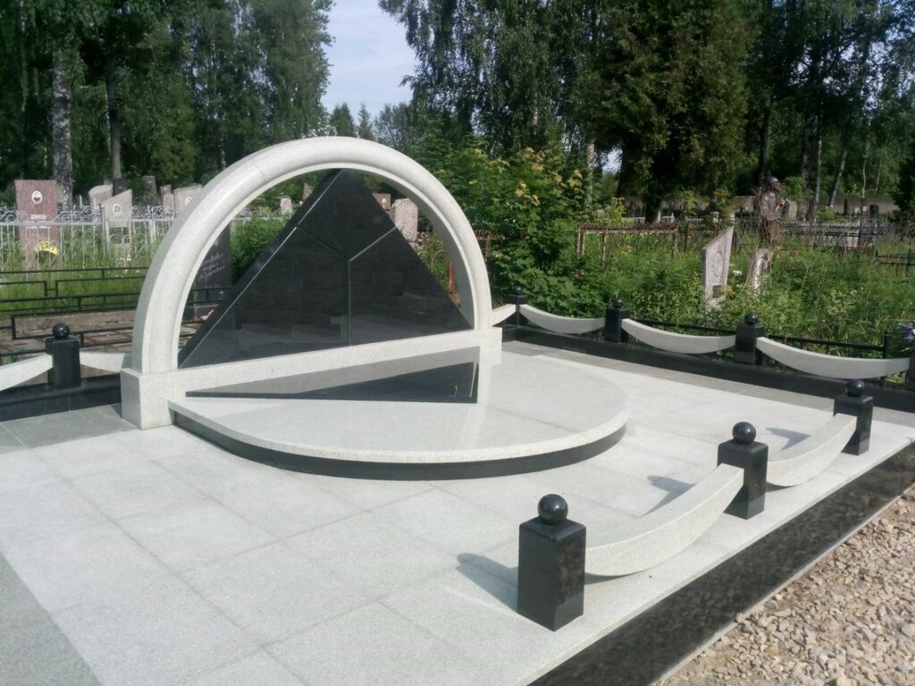 Heykel ve mezarlık taşı üreticileri Idea Stone, Minskaya oblastı, foto