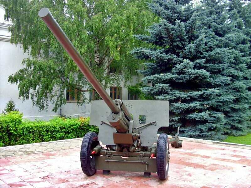Teknoloji anıtı 57-мм противотанковая пушка ЗиС-2 образца 1941 года, Arzamas, foto