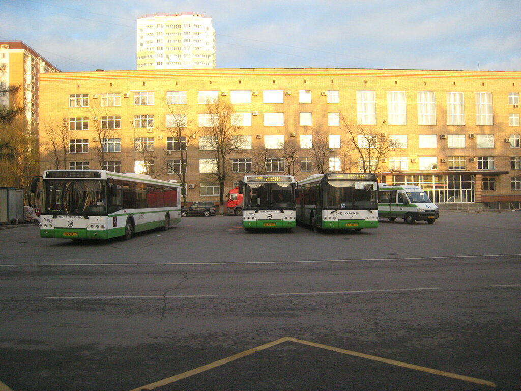 Toplu taşıma yönetimi ve bakımı Конечная автобусная станция 23-й квартал Новых Черёмушек, Moskova, foto