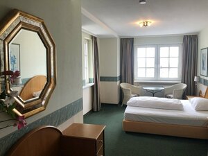 Hotel Rech (North Rhine-Westphalia, Hochsauerlandkreis, Hoppecker Straße, 1), otel  Brilon'dan