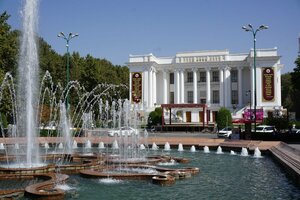 Sadriddin Ayni Devlet Akademik Opera ve Bale Tiyatrosu (Rudaki Avenue No:28), tiyatrolar  Duşanbe'den