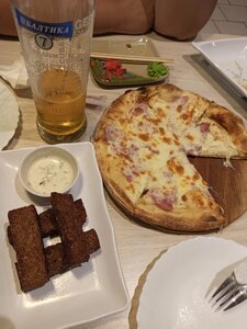 DiNa Pizza (ulitsa Pushkina No:56), kafe  Novotroitsk'ten
