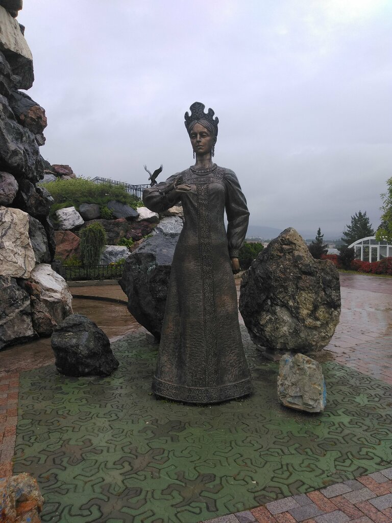 Park, sokak heykeli Хозяйка Медной горы, Zlatoust, foto