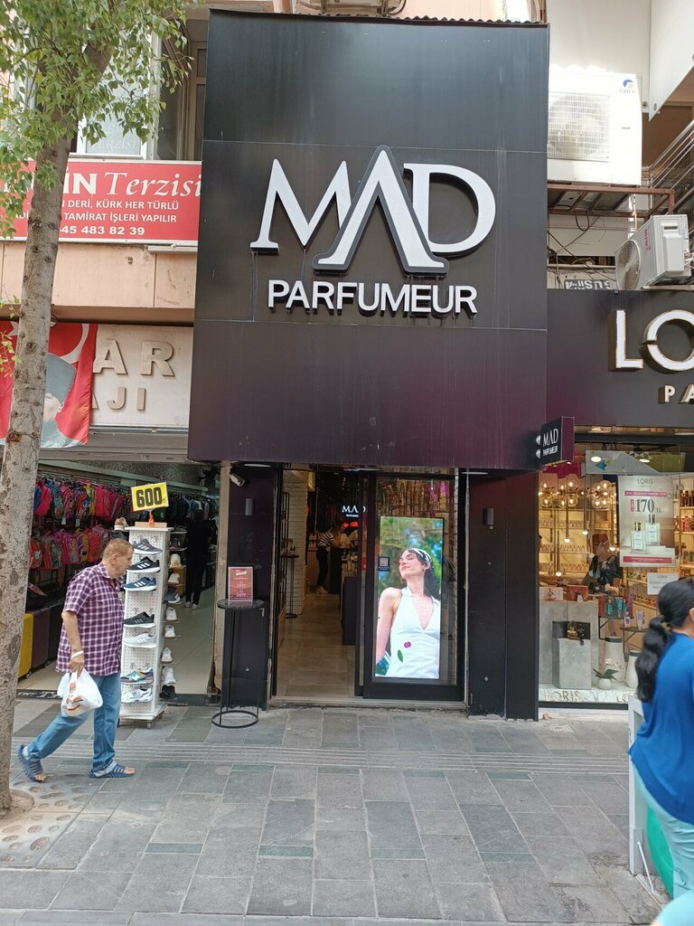 Kozmetik ve parfümeri mağazaları Mad Parfümeri, İzmir, foto