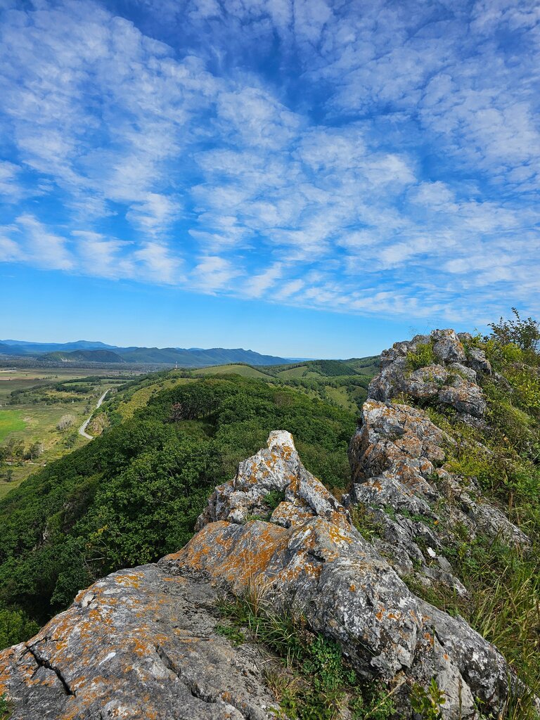 Dağ zirvesi Скала Орëл, Primoriye, foto