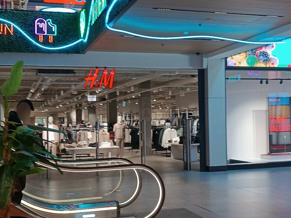 Giyim mağazası H&M, İstanbul, foto