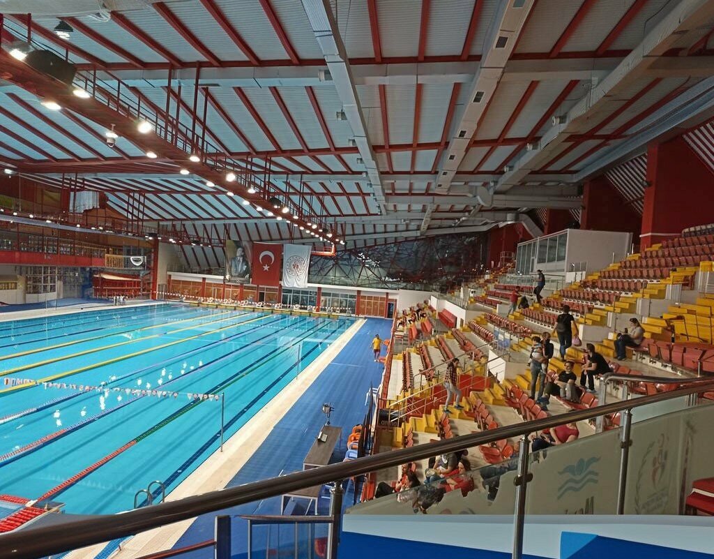 Yüzme havuzları Toplanma Alanı - Olimpik Kapalı Yüzme Havuzu, Mersin, foto
