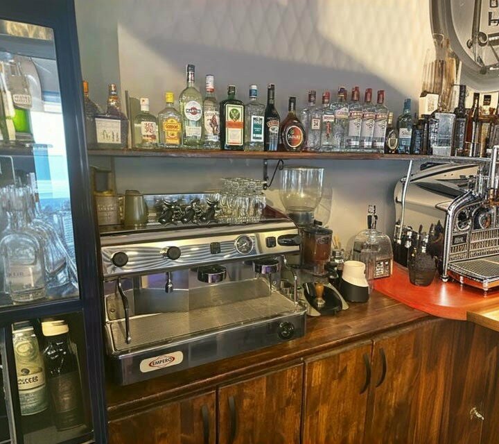 Bar Jr. Elephant, Mersin, foto