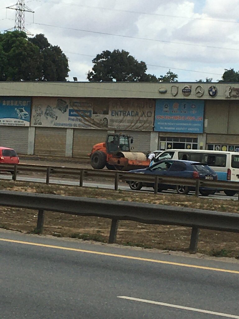 Otomobil servisi Oficina Auto, Loanda, foto