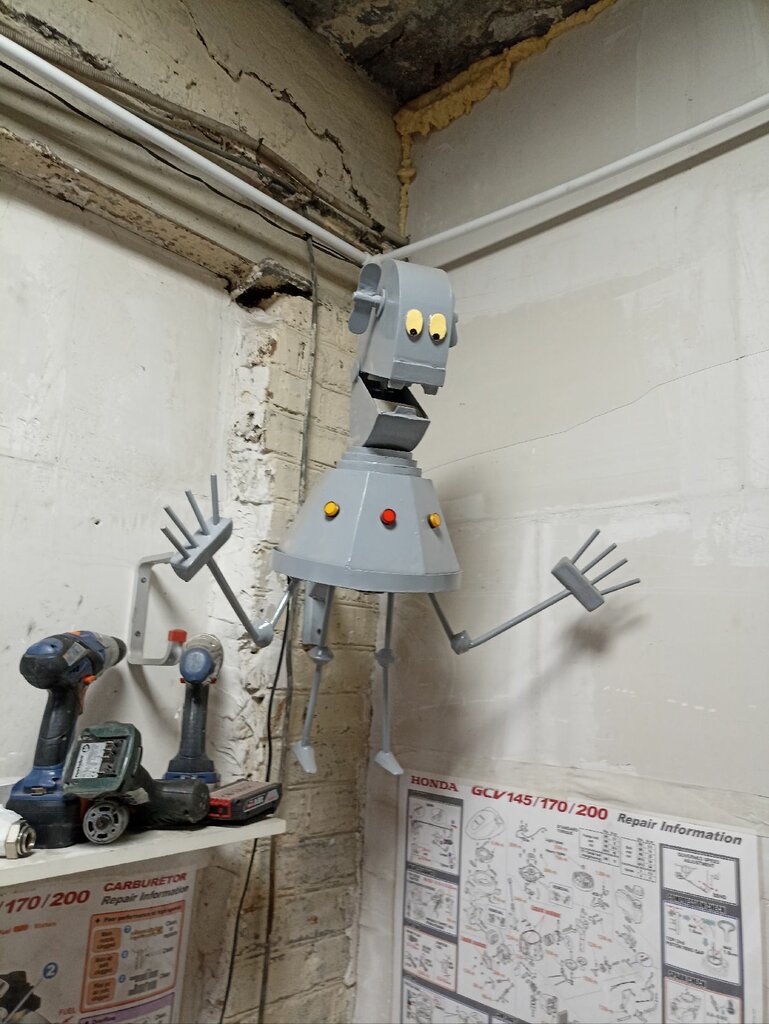 Elektrik ve benzinle çalışan aletler Azbuka instrumenta, Yekaterinburg, foto