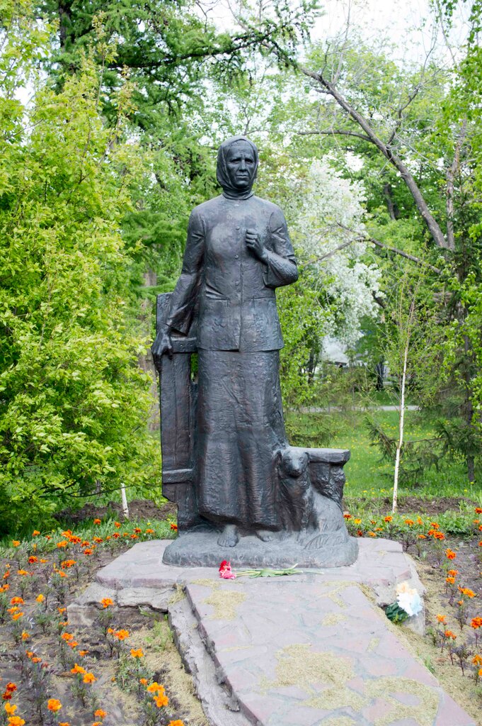Anıt, heykel Анастасия Акатьевна Ларионова, Omsk, foto