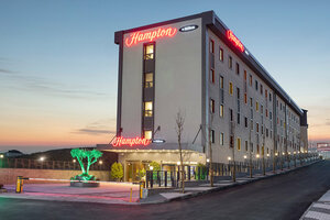Hampton by Hilton Istanbul Arnavutkoy (İstanbul, Arnavutköy, Mehmet Akif Ersoy Mah., Görele Sok., 1), otel  Arnavutköy'den