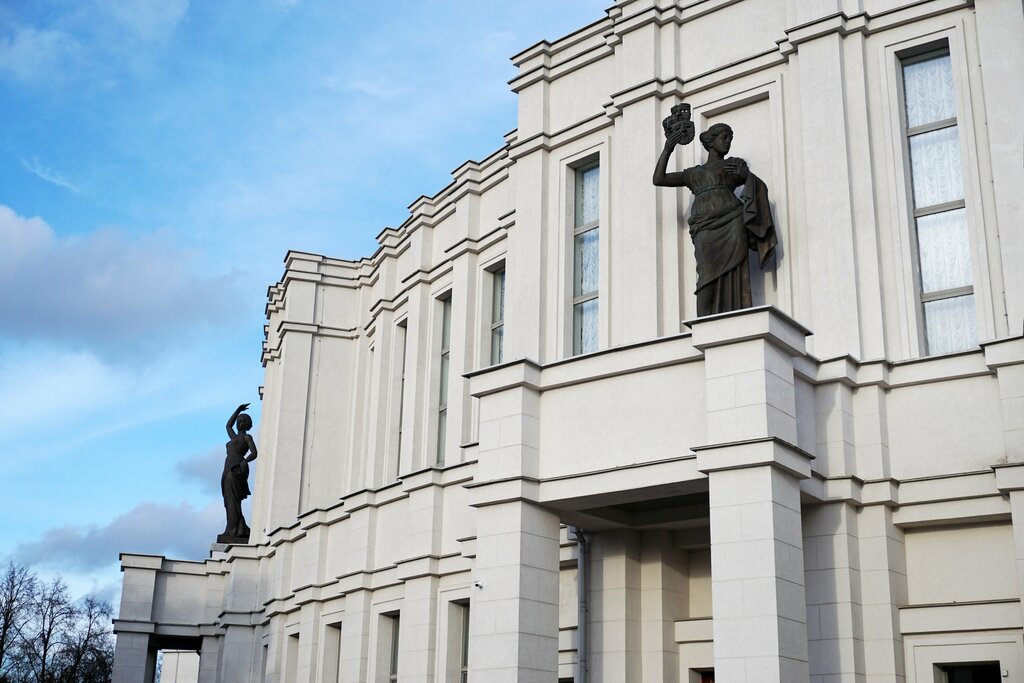 Park, sokak heykeli Мельпомена, Minsk, foto