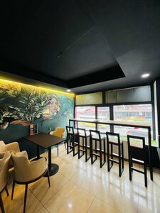 Chicken Hub Mongolia (Ulaanbaatar, Баруун Сэлбийн гудамж), kafe  Ulan Batur'dan