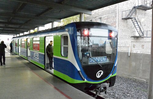 Charbakh (Yerevan, The Administrative District of Shengavit), metro istasyonu  Erivan'dan