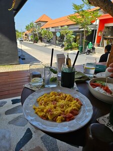 12 Urban Cafe (Bali, Badung Regency, North Kuta District, Canggu village), restoran  Bali'den