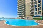 Beachfront Panama City Beach Condo w Pool Access! (Arizona, Maricopa County, City of Glendale, West Glendale Avenue), kısa süreli konaklama  Glendale'den