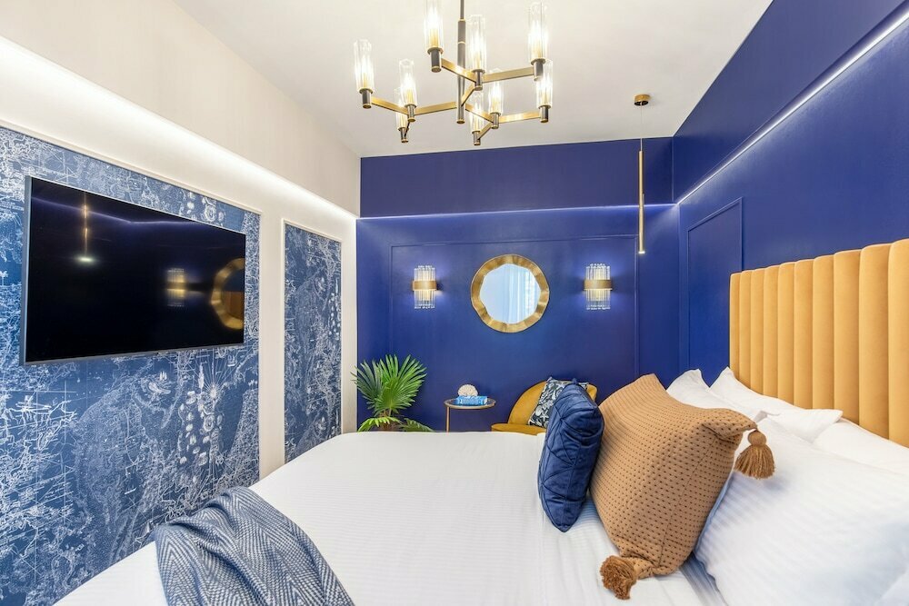 Otel Holt - Leagues and Words Under The Sea, Bükreş, foto