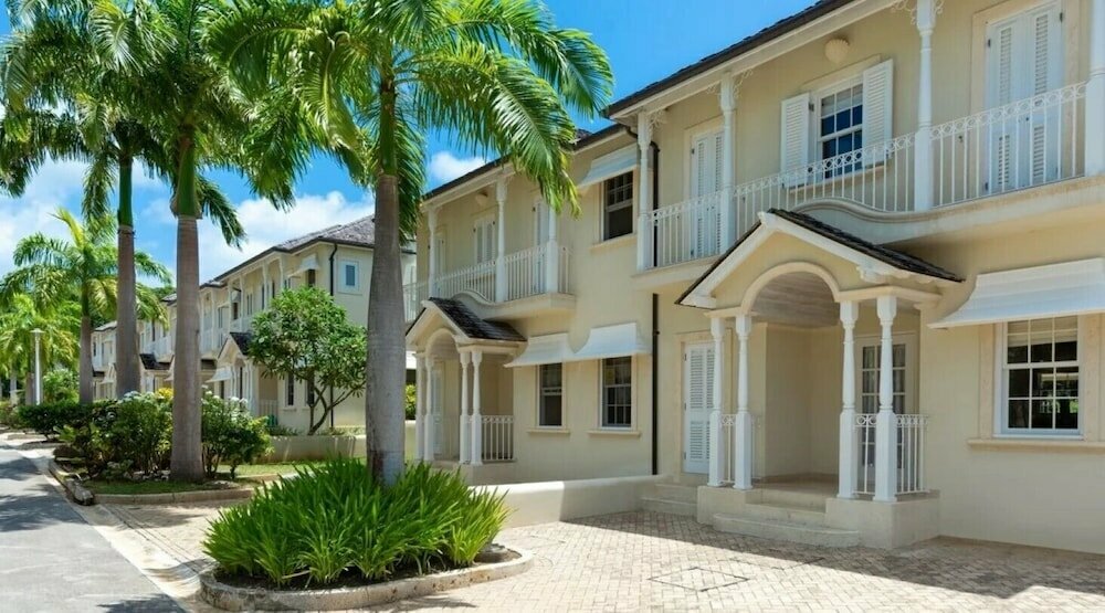 Otel Bright 3 Br Villa with Pool, Dünya, foto