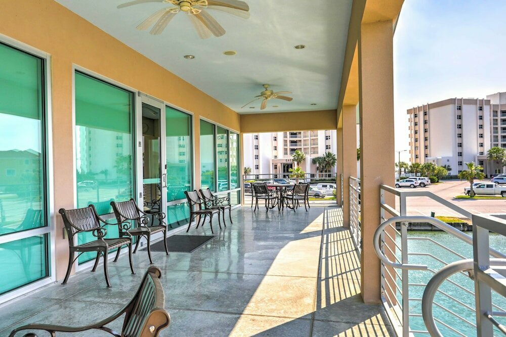 Otel Sleek Pensacola Beach Condo W/patio-walk to Beach!, Florida Eyaleti, foto