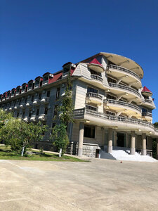 Hotel Sunrise (Davit Agmanenebeli Avenue No:322), otel  Kabuletti'den