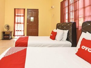 Oyo 90640 D'village River & Cafe Chalet (Pahang), otel
