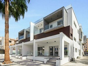 Sanders Crystal - Charming 1-bdr Apt w Balcony (Larnaca), otel  Larnaka'dan