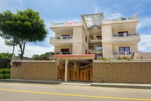 Puerta Sol Inn (Santa Elena), otel