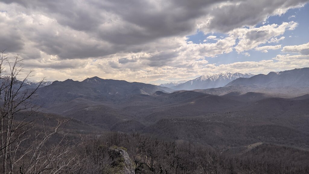 Dağ zirvesi Гора Шибаба 1016 метров, Adıge Cumhuriyeti, foto