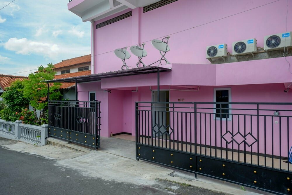 Otel RedDoorz @ Jalan Gatot Subroto Semarang, Semarang, foto