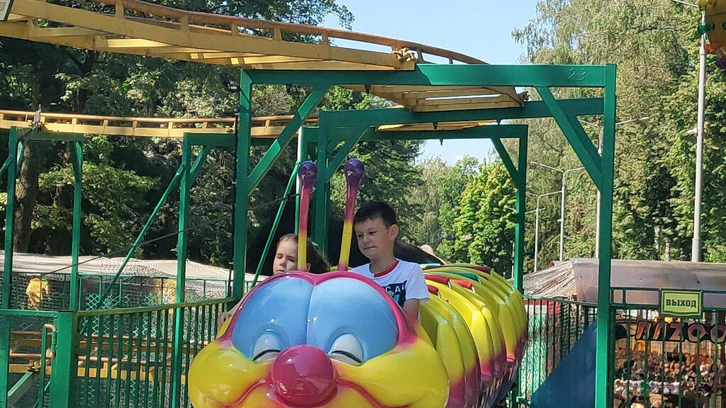 Atraksiyon Гусеница, Tula, foto