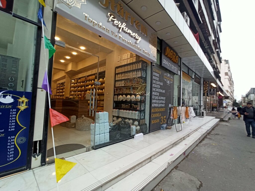Kozmetik ve parfümeri mağazaları Hürrem, Bakü, foto