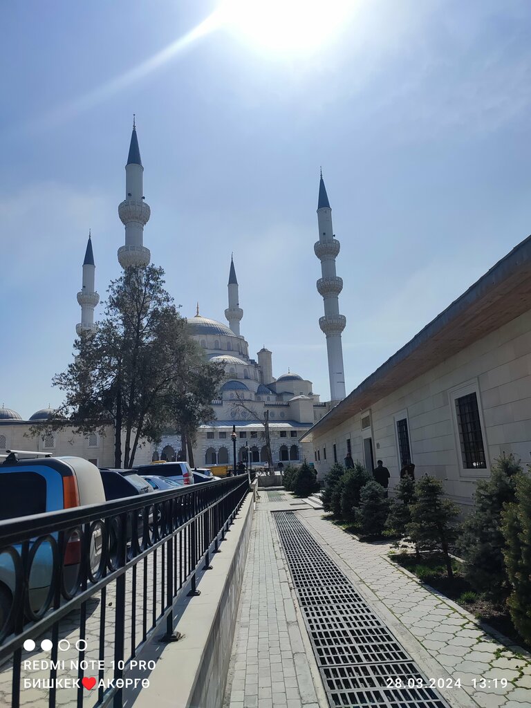 Üniversiteler Hz. Ömer İslam Üniversitesi, Bişkek, foto