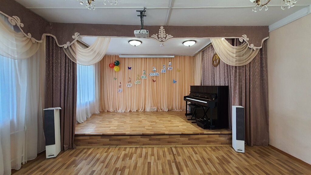 Müzik okulları ve konservatuarlar Medianta, Amursk Bölgesi, foto