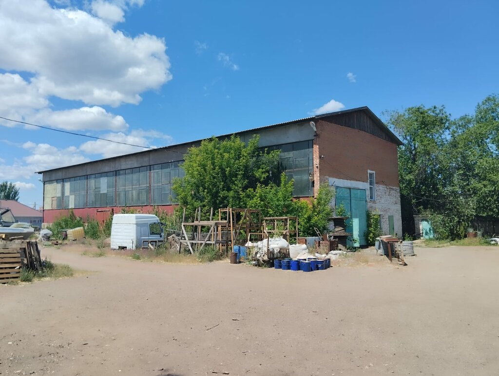 Boya ve cila malzemeleri üretim ve satış yerleri Компаинт, Astrahan, foto