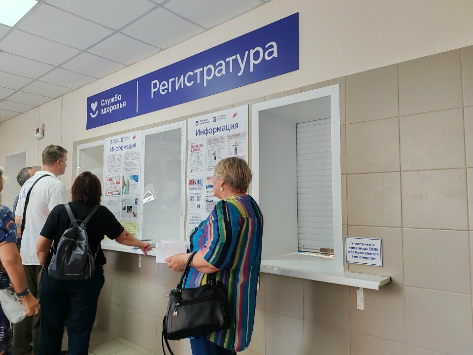 Aşılama noktası Пункт вакцинации в ГАУЗ Кузбасский клинический госпиталь для ветеранов войн, Kemerovo, foto