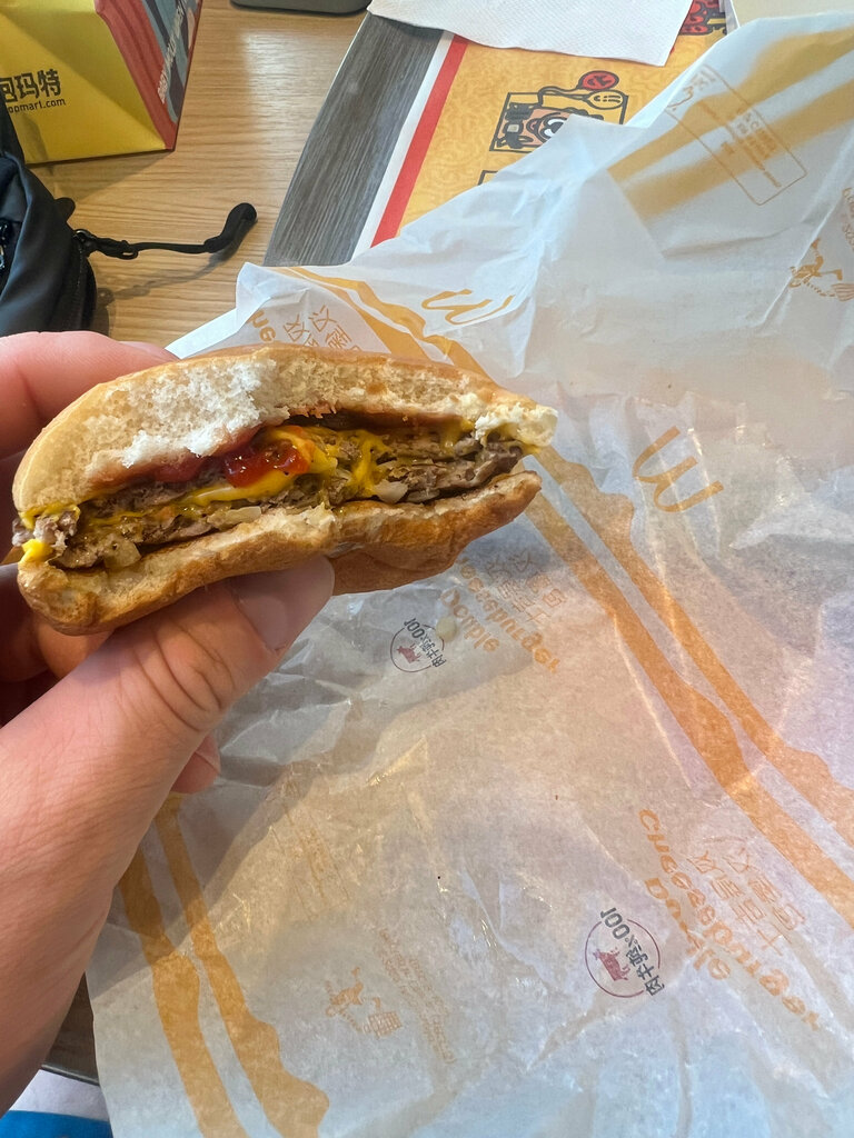 Fast food McDonald’s, Sanya, foto