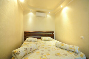 Вилла Калипсо (Набережная улица No:7/87, село Песчаное), otel  Kırım Cumhuriyeti'nden