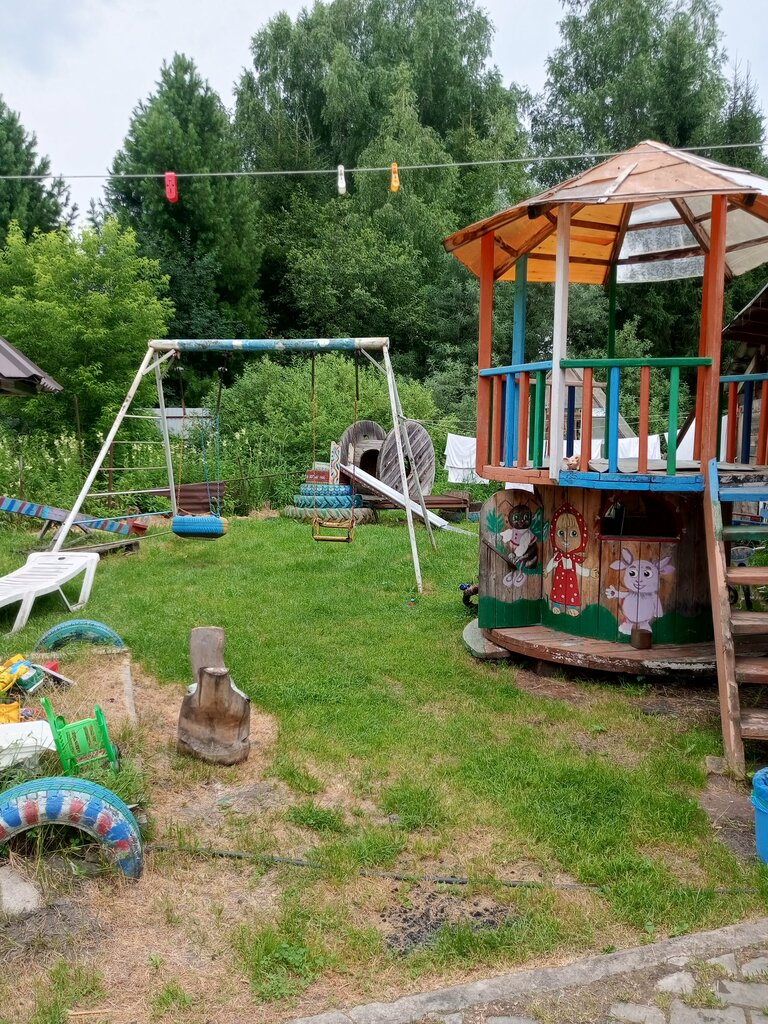 Resort oteller, tesisler Semeyny otdykh, baza otdykha, Altayski krayı, foto