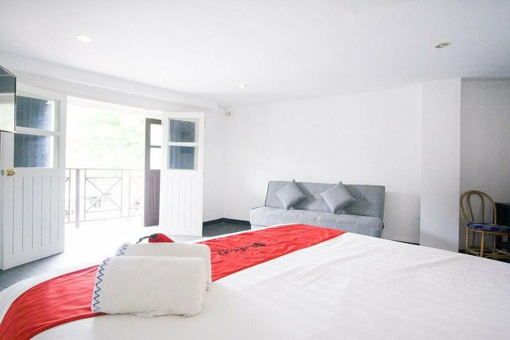 Otel RedDoorz Premium near Senggigi Beach, , foto