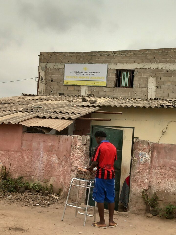 Protestan kilisesi Assembleia de Deus Pentecostal Ministério Monte Hararate, Loanda, foto