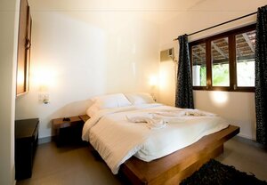 Montego Bay Beach Village (Goa, North Goa County, Pernem Subdistrict, Town of Morjim, to Morjim beach), otel  Goa'dan
