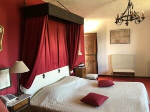 Château de Trigance (Auvergne-Rhône-Alpes, Ardèche, Arrondissement de Tournon-sur-Rhône, Peaugres, Route de Bras), otel